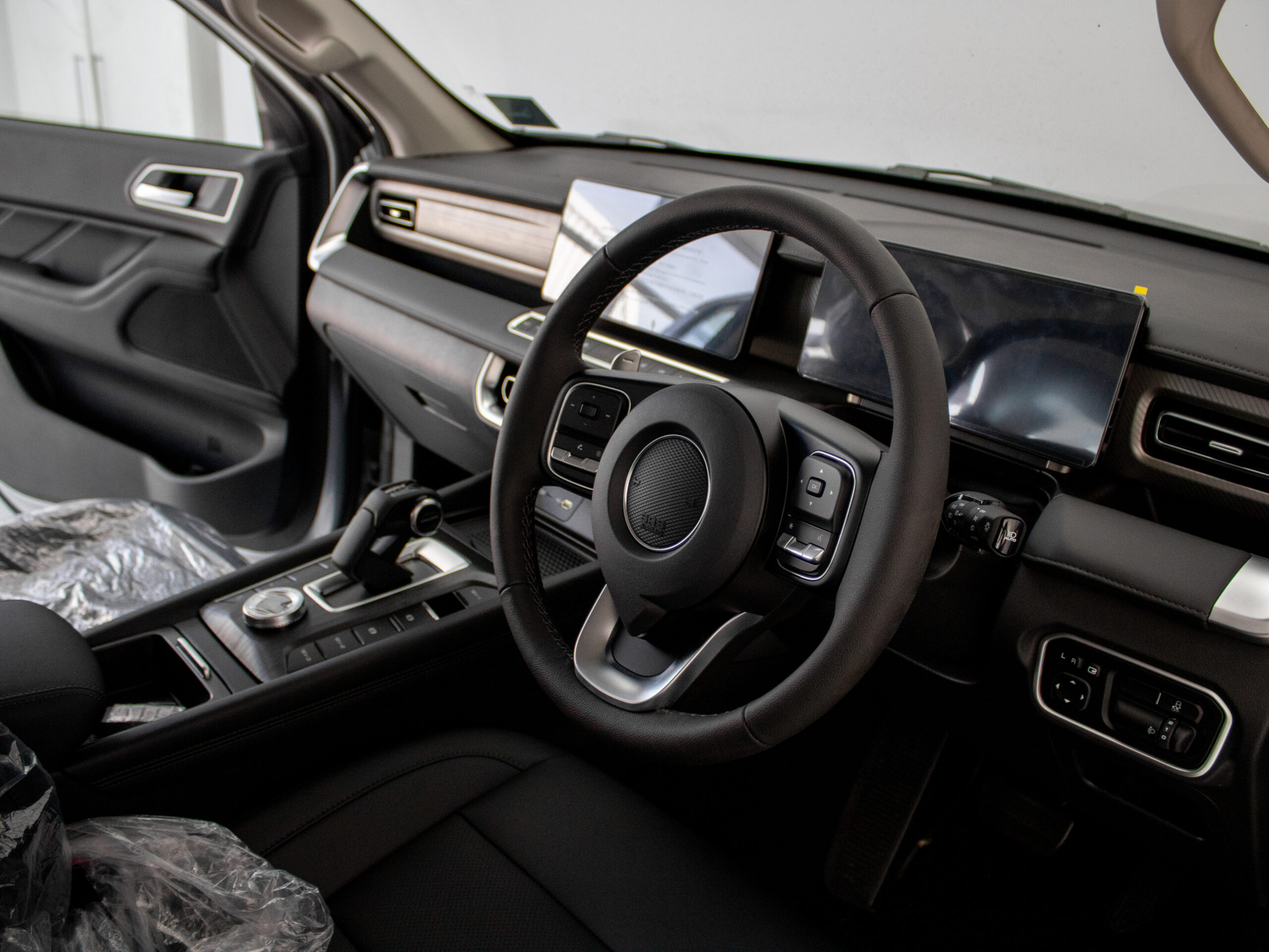 2025 GWM P300 2.4TD LT 4X4 9AT - Thorp Chery